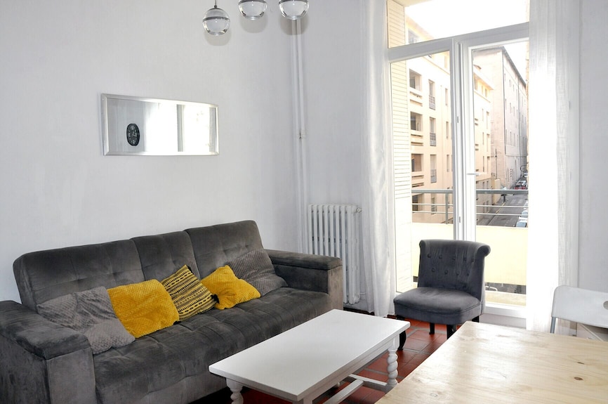 Charming Two-bedroom In The Heart Of Marseille - Marseille