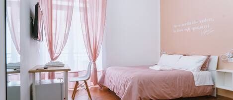 Quarto superluxo, banheiro privativo, vista para a cidade | 1 quarto, roupas de cama premium, individualmente decorados