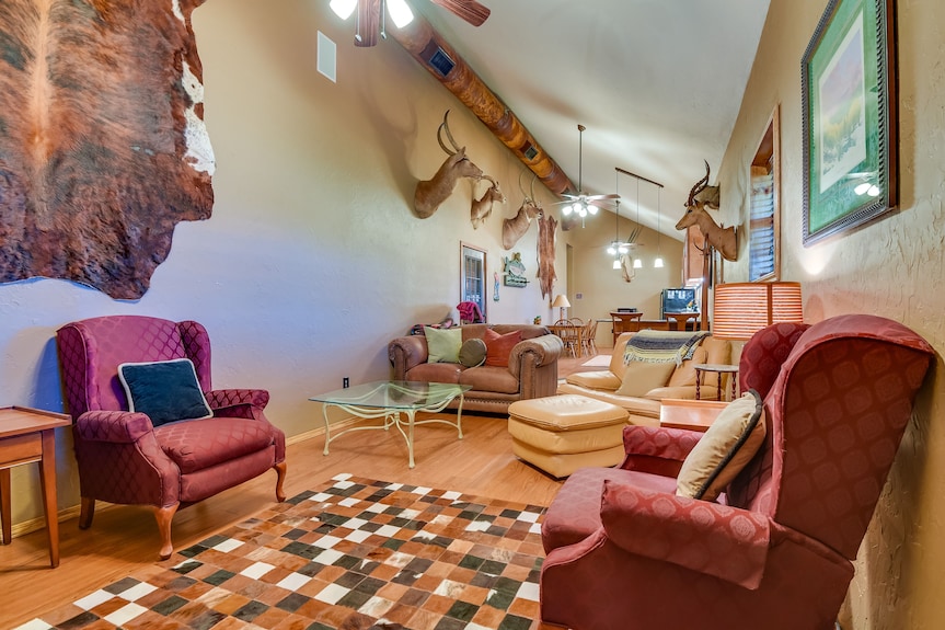 Cozy Strawn Cabin W/ Pool Access - Near Lake! - Possum Kingdom Lake, TX