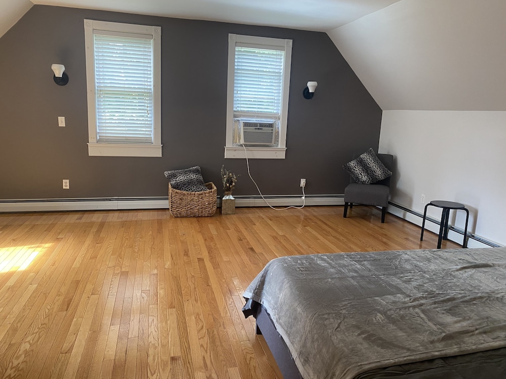 Lovely Loft Across Madam Brett Park Entrance! Short Drive To Main Street - Newburgh, NY