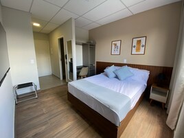 Suíte, vista para o jardim | 8 quartos, cortinas blackout, quartos à prova de som