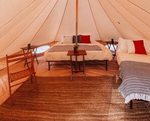 Barraca, várias camas, banheiro compartilhado | 1 quarto, roupa de cama