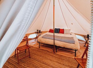 Barraca, 1 cama King, banheiro compartilhado | 1 quarto, roupa de cama