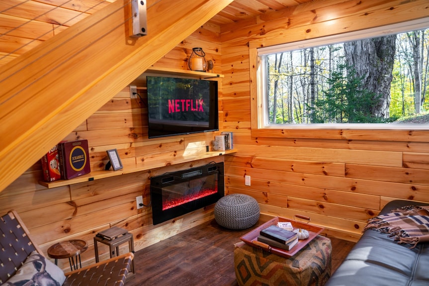 Luxury Cabin #1 Hot Tub, Kayaks, Paddle Boards, Private Fire Pit - Vermont