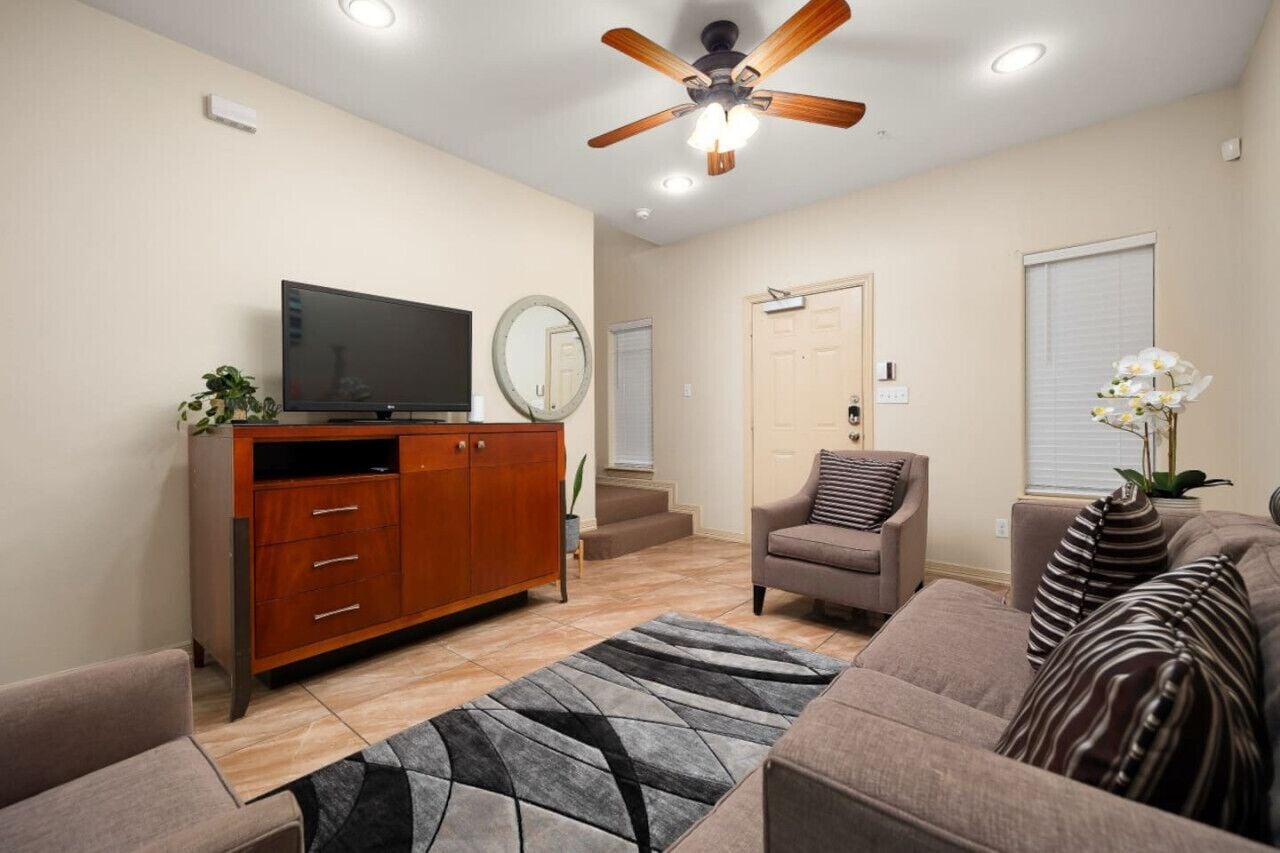 Hummingbird Haven 4 ~Travel Nurse Retreat - Pharr, TX