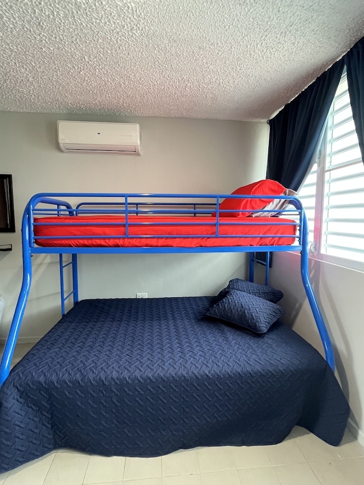 Private, Quiet, Comfy, Clean Villa Near All The Fun - Ceiba