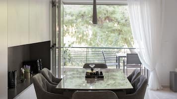 Apartamento superior | Opções para refeição no quarto