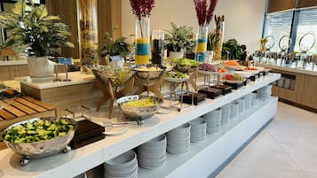Pequeno-almoço tipo buffet diário (250000 VND por pessoa)