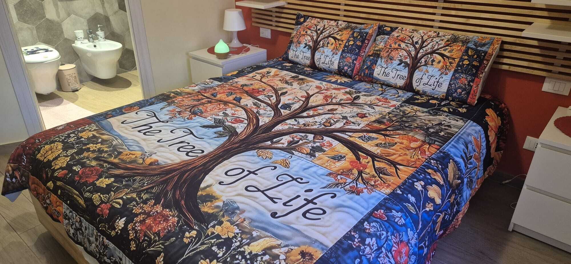 Camera Deluxe, 1 letto matrimoniale, bagno privato | Edredons de pluma, escrivaninha, ferros/tábuas de passar roupa