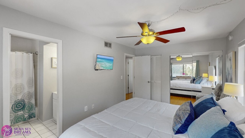 Beach Rd, 300ft To Beach Access & 500ft To Siesta Key Village, 2bdr & Studio - Siesta Key, FL