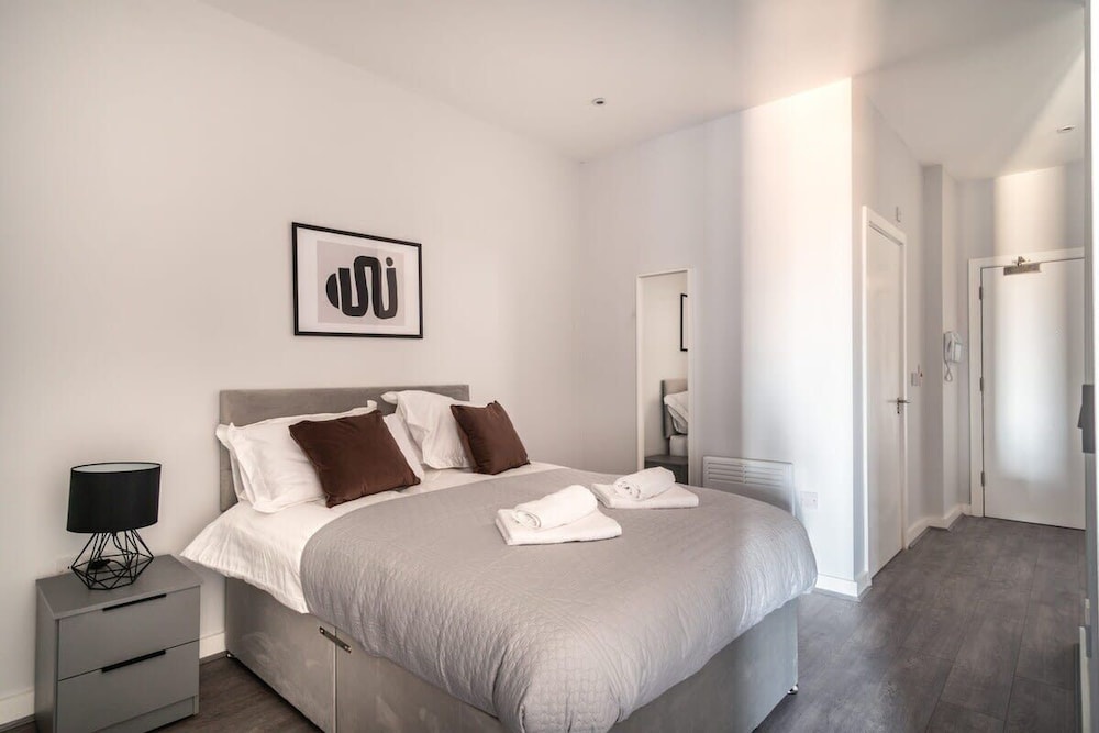 Smart 2 Bed Apartment In Waterloo, Liverpool - Edge Hill University