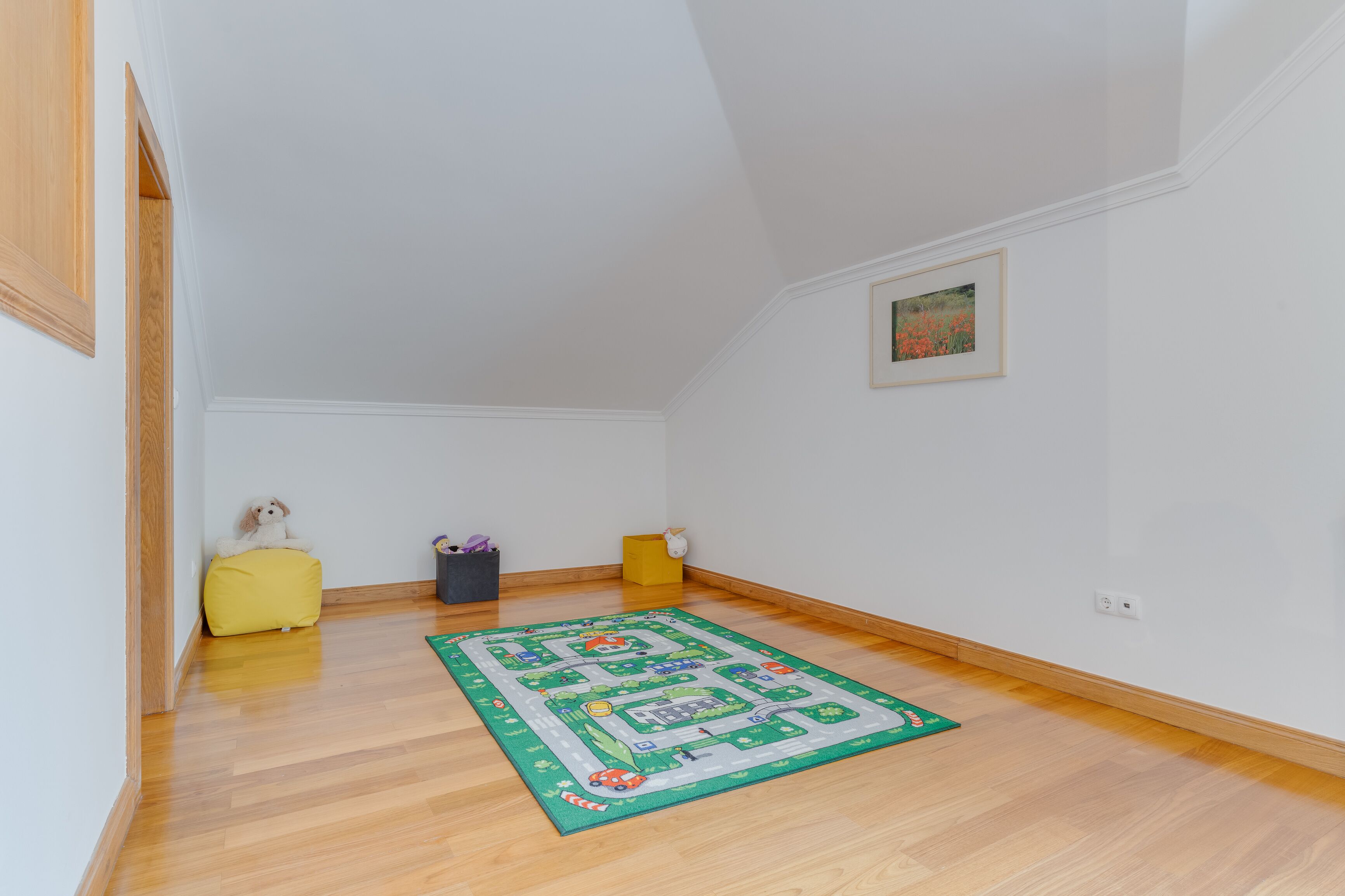 Apartamento luxo, sacada, vista para a cidade | Área de estar | TV de tela plana 35 polegadas com canais a cabo