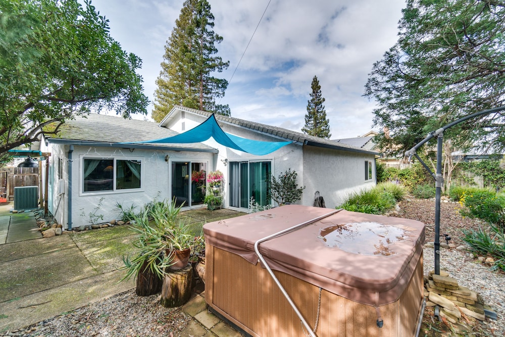 Sun-kissed Orangevale Home W/ Private Hot Tub! - Roseville, CA