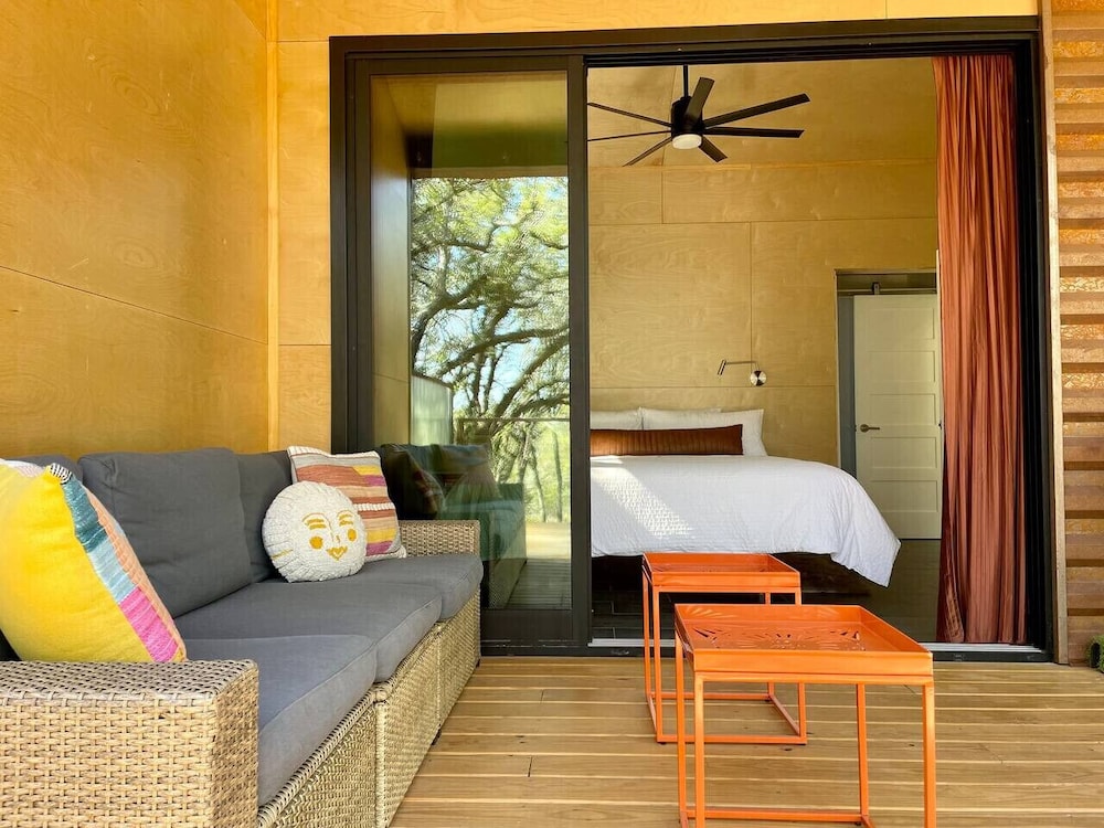 Luxe Modern Treehouse W Heated Pool & Firepit - Dripping Springs, TX