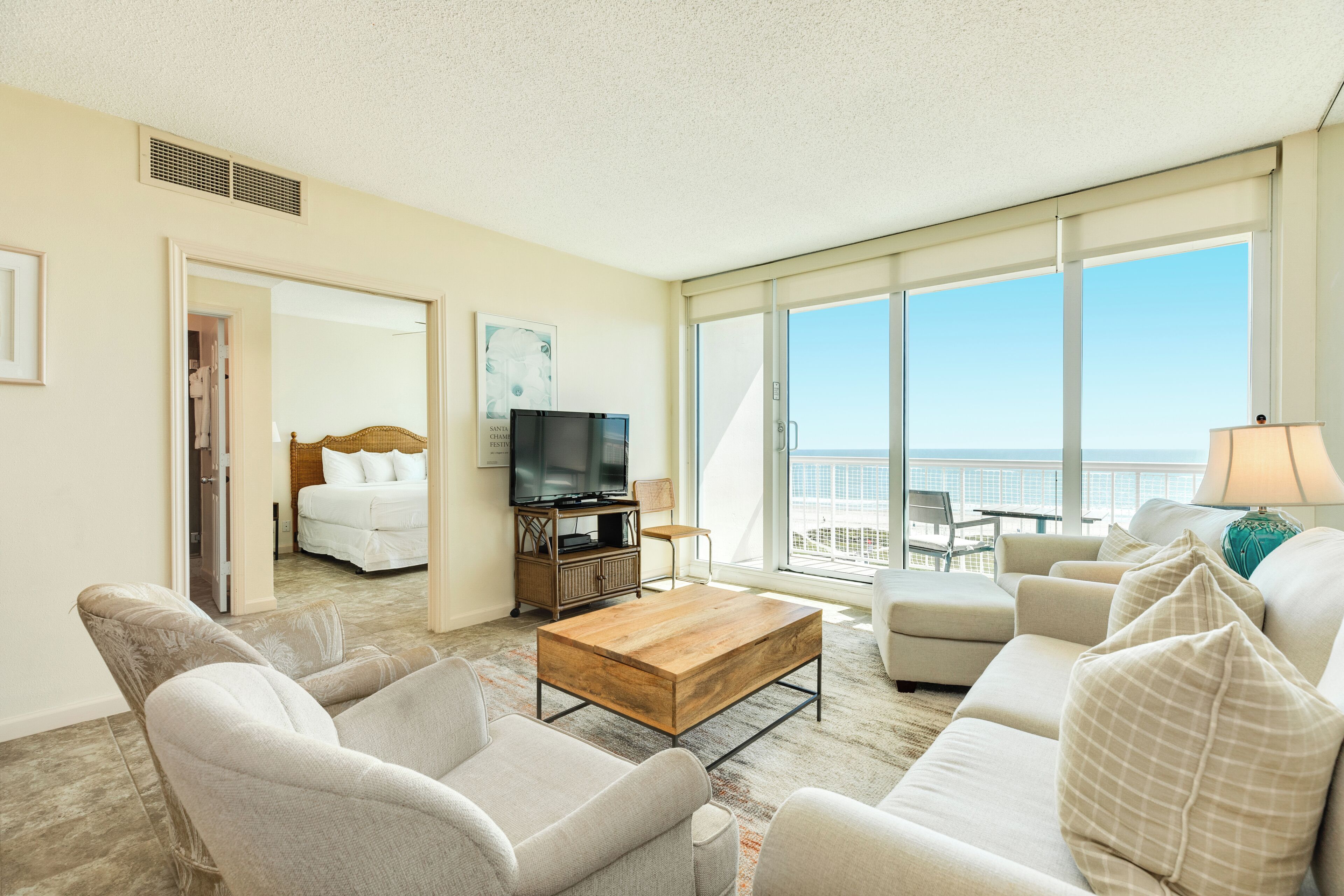 0611 Coastal Comfort Beach Residency - Public Beach, Galveston