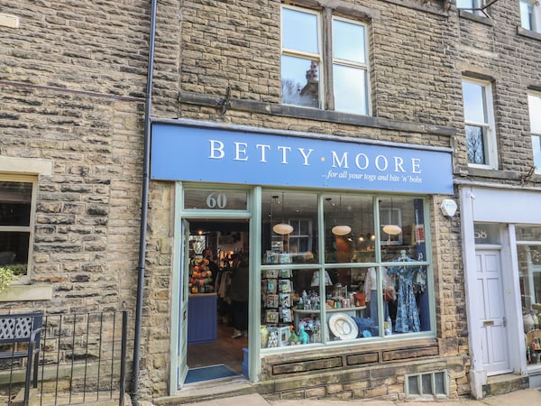 Main Street View - England