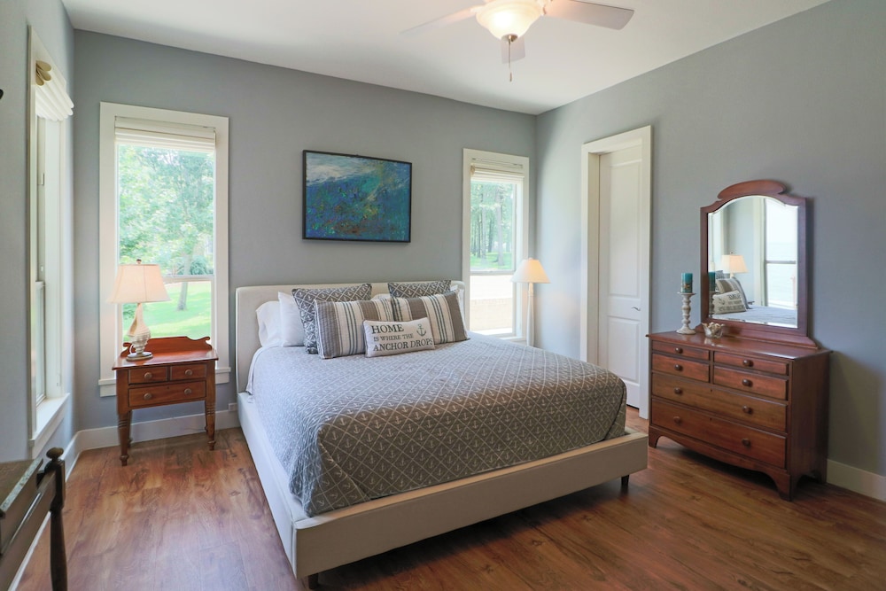 Lakefront Private Beach Luxury Home On Cedar Creek Lake - Tool, TX