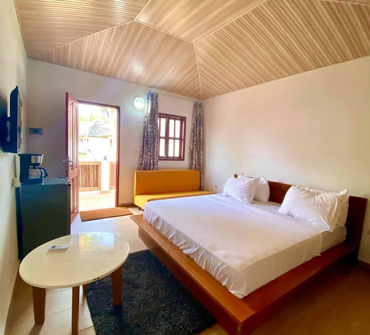 Quarto Comfort | Roupa de alta qualidade, minibar, com mobília individualizada 