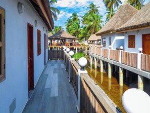 Quarto conforto | Roupas de cama premium, frigobar, individualmente mobiliados