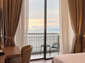 Roupas de cama premium, frigobar (abastecido com itens grátis)