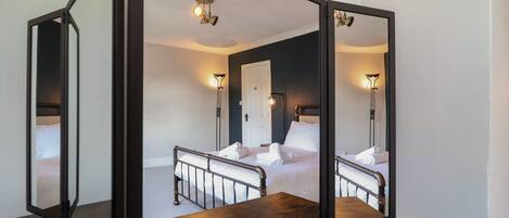 4 quartos, com decoração personalizada, com mobília individualizada