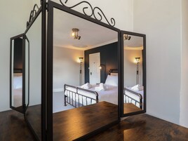 4 quartos, com decoração personalizada, com mobília individualizada 