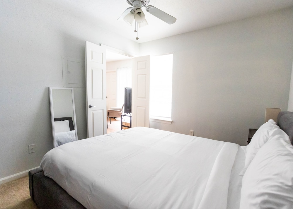 Corporate And Modern 1br Suite I Pool I Parking - Hampton, VA