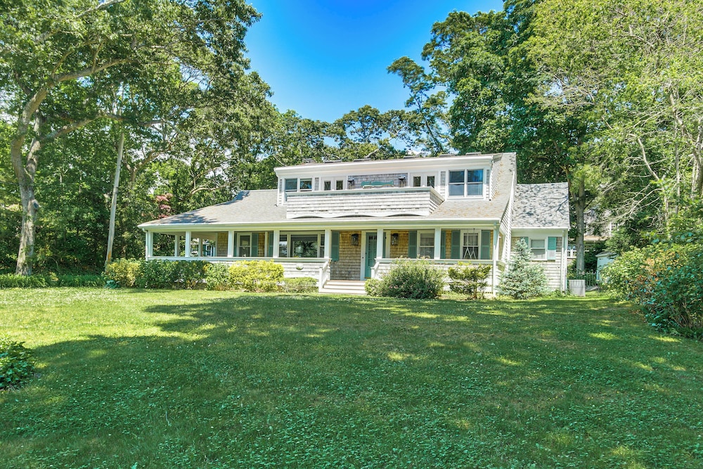 1 Mi To Beach: Cape Cod Family Home In Bourne! - Falmouth, MA