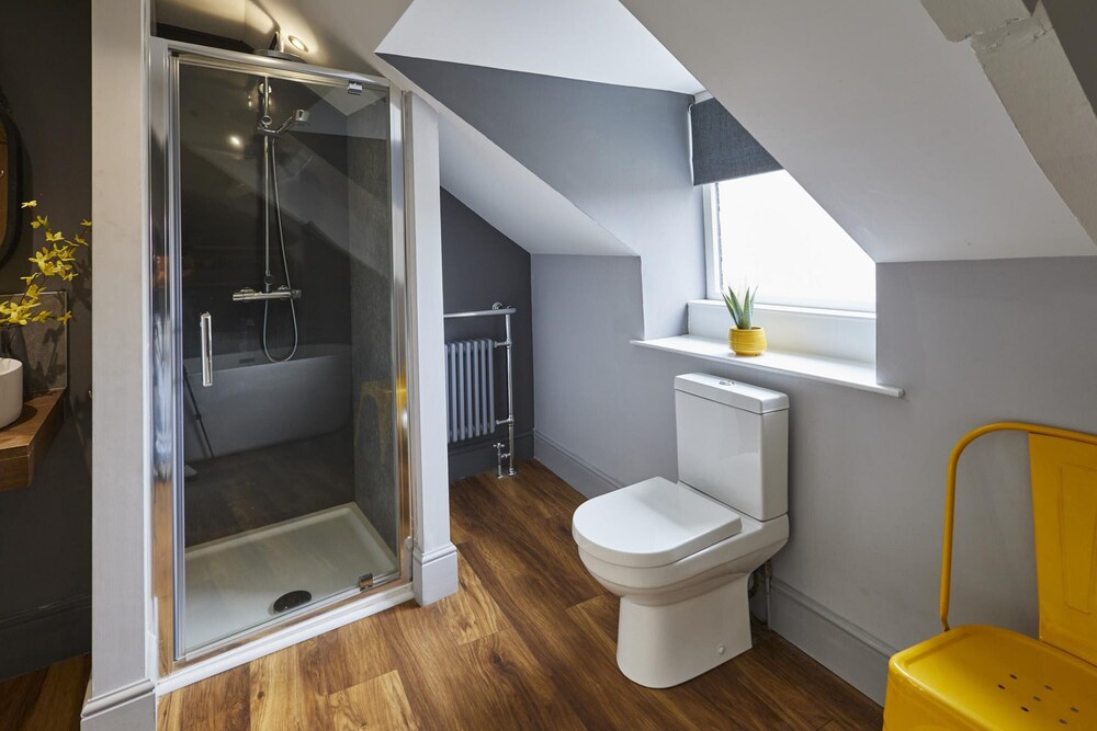 Host Stay Ochre Yellow - Alnwick