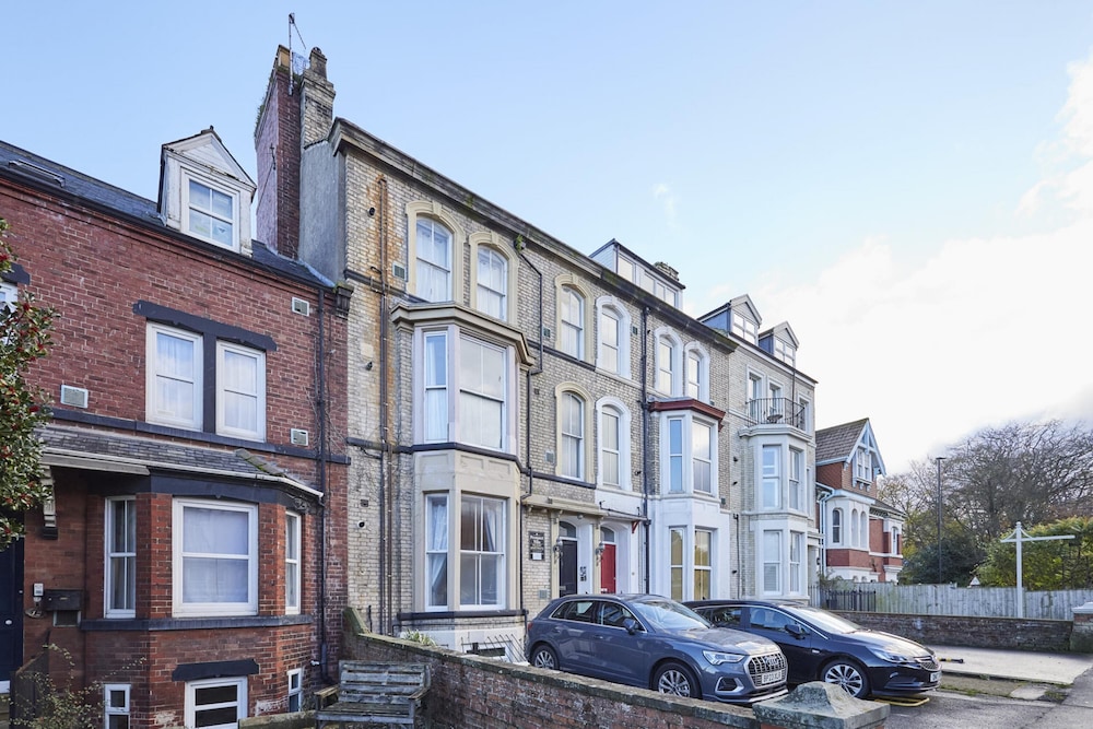 Host Stay Endeavour Sails - Whitby