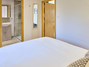 Casa | 1 quarto, ferros/tábuas de passar roupa