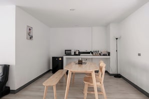 Quarto Exclusivo, 1 quarto, casa de banho privativa, Vista para a cidade | Cozinha privada | Minifrigorífico