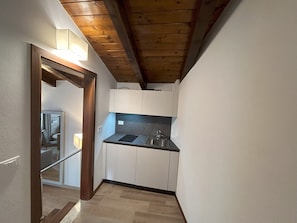 Estúdio Familiar, 1 quarto, kitchenette, na torre | Kitchenette privada | Minifrigorífico 