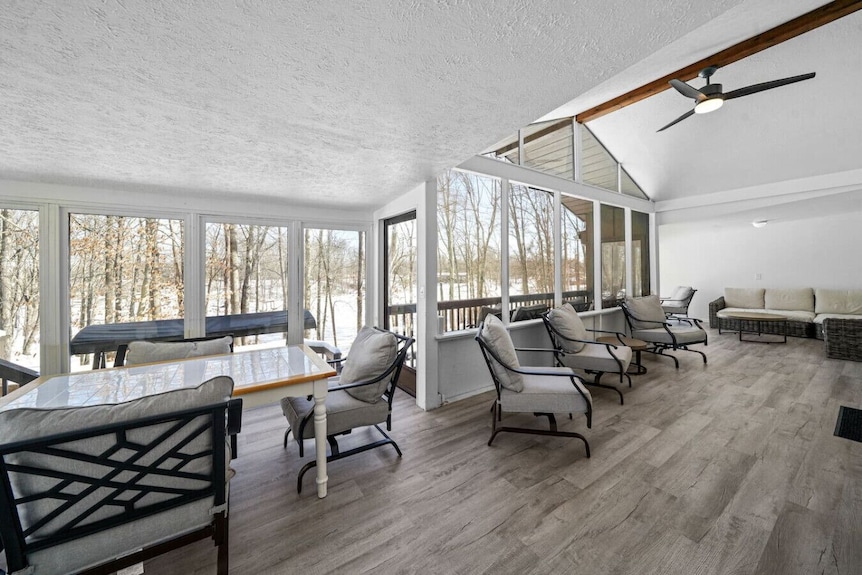 White Tail Run At Heron Hill Retreat Hot Tub Lake! - Akron, OH