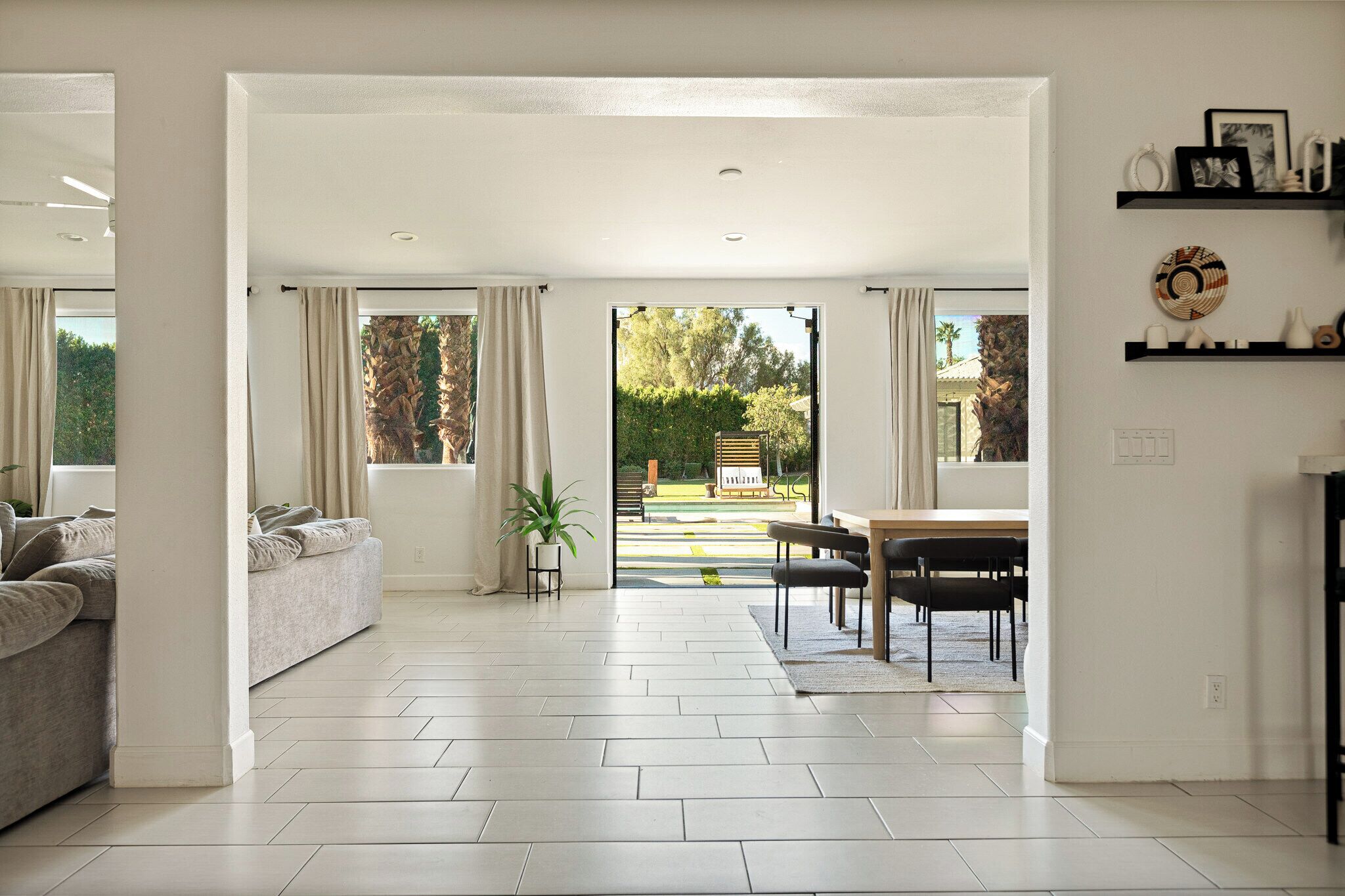 Verdant Luxury Villa - 11 Bds - Sleep 24- 14' Infinity Spa - Pickle Ball! - Indio, CA