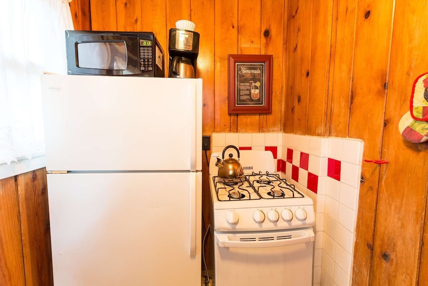 Sugar Pine Cottage - One Bedroom | One Bed + Day Bed | ¾ Bathroom | Sleeps Four - Crestline, CA