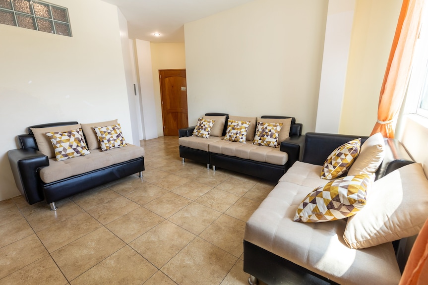 Two Bedrooms Apartment On The First Floor In Ariana`s Galapagos Hostal - Galápagos Islands