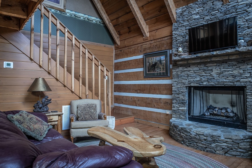 A~bears Den- Pet Friendly, Hot Tub, 2 King Suites, Minutes To Gsmnp! - Townsend, TN
