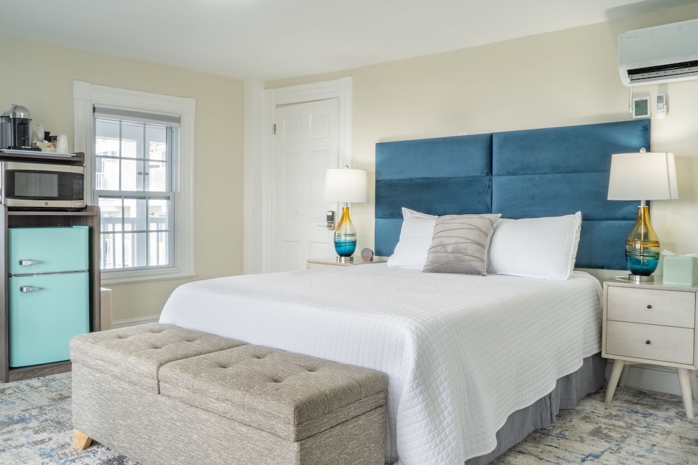 Queen Room With Private Oceanfront Balcony - Incredible Views! - Exeter, NH