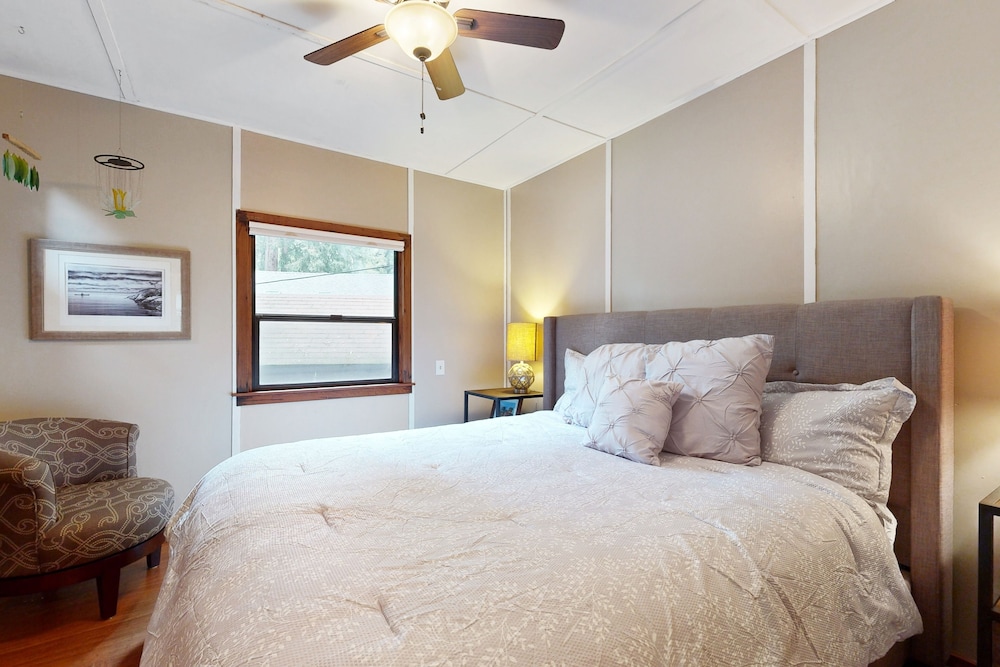 Rustic Chic Retreat Set Back Among The Trees With Furnished Deck - Boulder Creek, CA