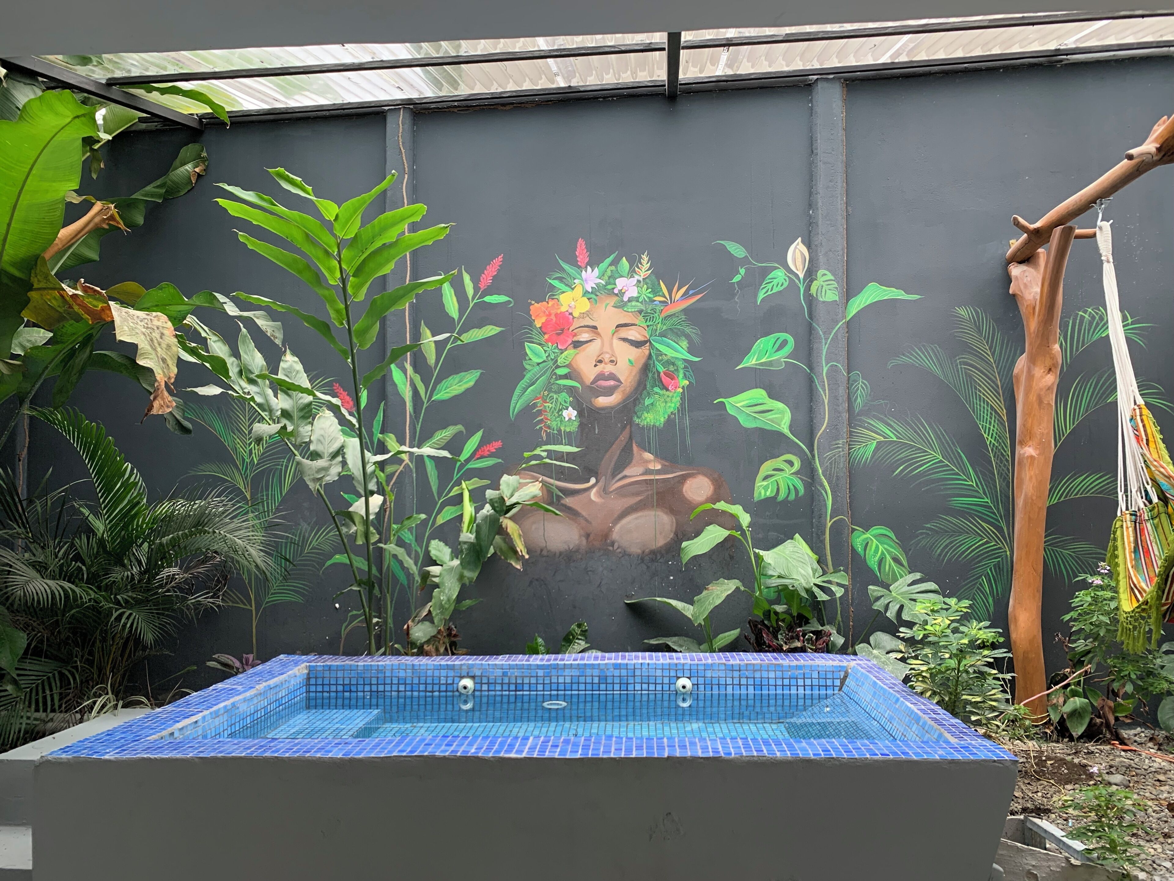 Quarto Design, vista para a piscina | Banheira de hidromassagem exterior