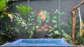 Quarto Design, vista para a piscina | Banheira de hidromassagem exterior