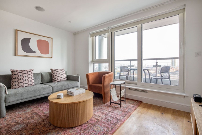 Deluxe Vauxhall 2br W/ Open Plan, Walk To Gym & Shops, By Blueground - Londres