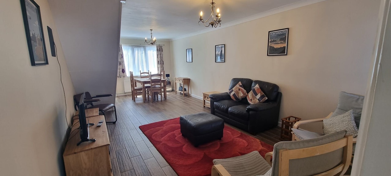 Manchester| Centrally Located 3-bed Family Home - Portsmouth