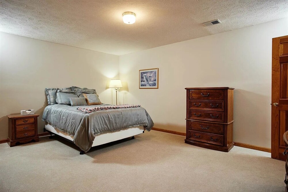 For Bloomington Solar Eclipse: Fabulous 4-bedroom house w/ WiFi on 1 ...