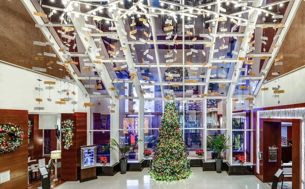 Central Midtown Gem: Upscale Comfort with NYC District Views - Nueva ...