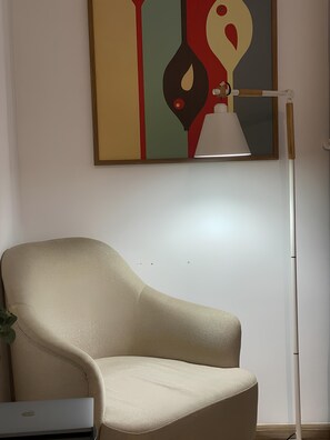 TV de tela plana, lareira