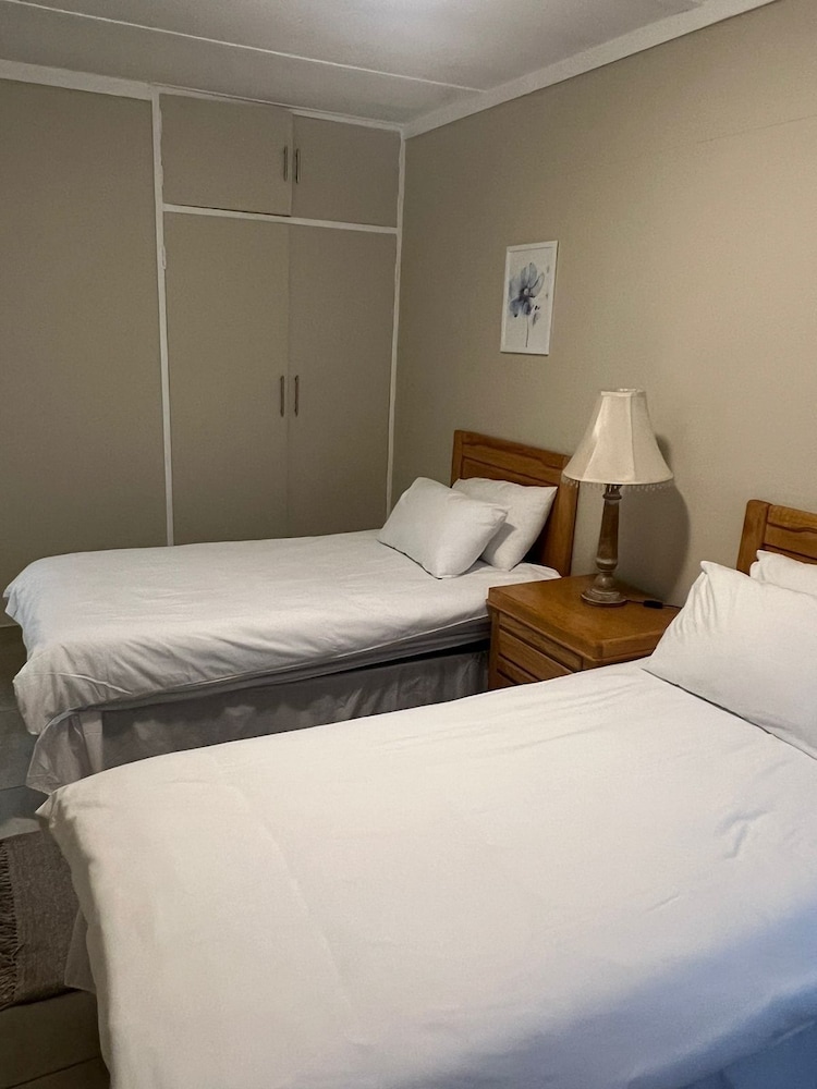 Stylish 2-bedroom Condo In Vereeniging - Vereeniging