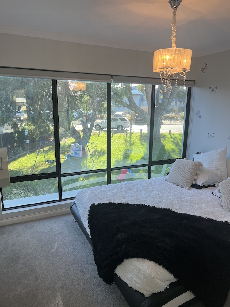 Ultra Modern Villa Walk To The Beach - Perth