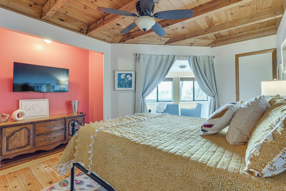 Mountaintop Blue Ridge Cabin: 2 Mi To Downtown - Blue Ridge, GA